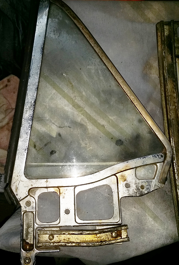 Rear Quarter Window(s) Refurbishment | One Man And His Mustang