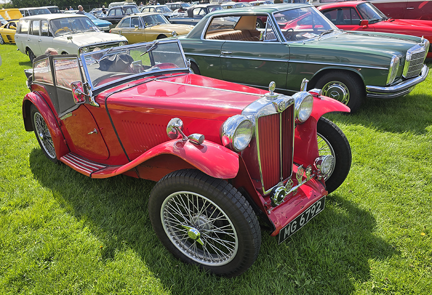 Enfield Pageant ’24 196 – One Man And His Mustang